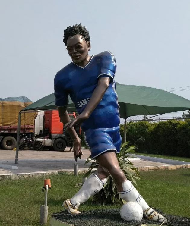 Footballer Michael Essien honored with a bizarre-looking statue in ...