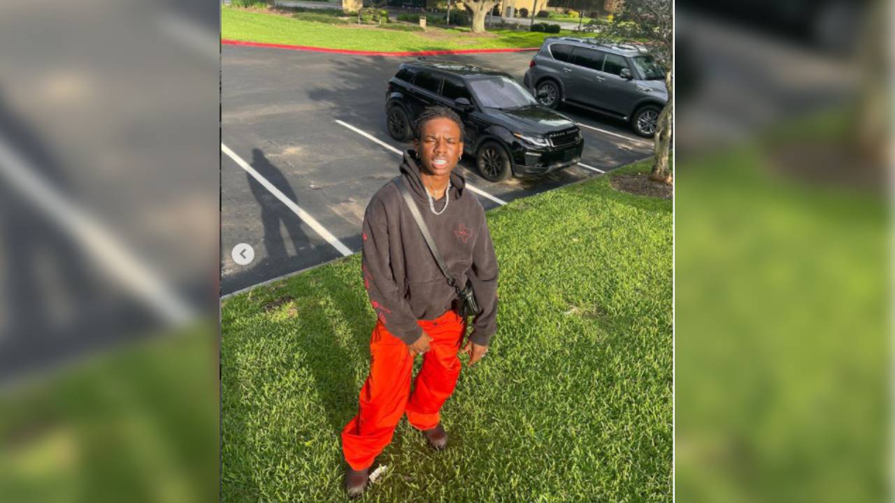 Singer Rema shows off his "N11M'' diamond grills (photos) - 102.3 Max FM